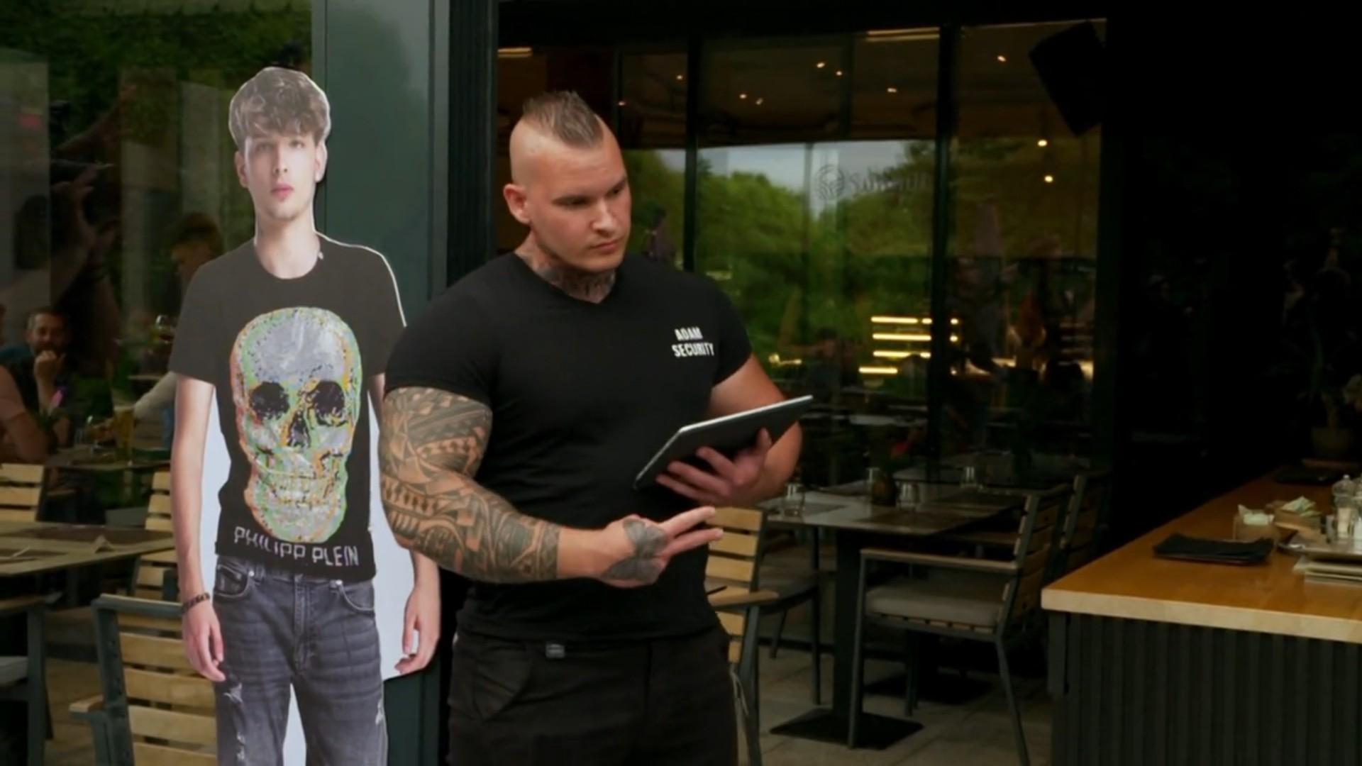 TikTok-sztár a Kőgazdag Fiatalokban: Adam Security vigyáz a testi épségre